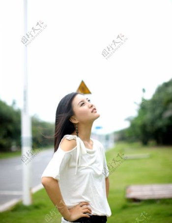 白衣美女图片-白衣美女素材-白衣美女模板高清下载-图行天下